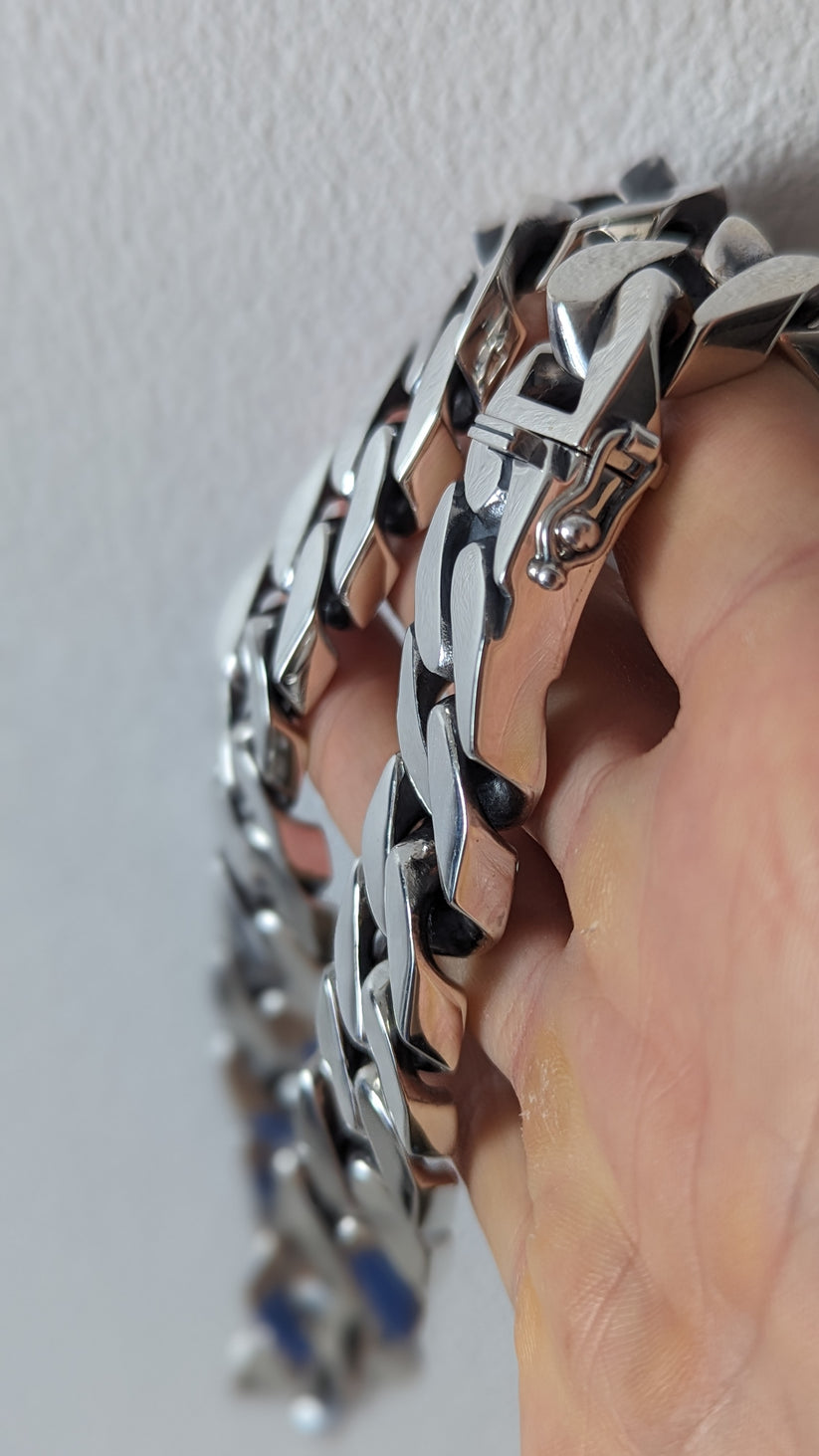 Timeless Elegance: 25mm Wide Reverse Lock Curb Chain - 22 oz+ – SilverWow™